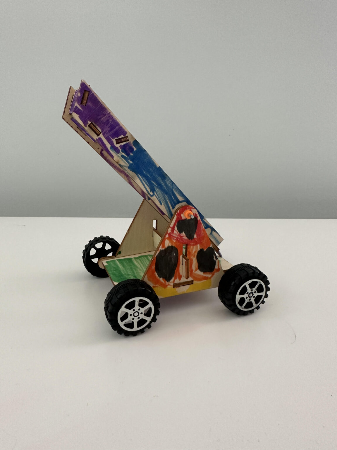 EXPLORATORES - Exploring the frontiers of science together